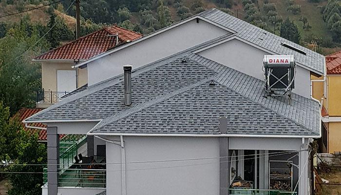 Κατασκευή στέγη με γκρι ασφαλτικά κεραμίδια | Στέγες Αδάμ