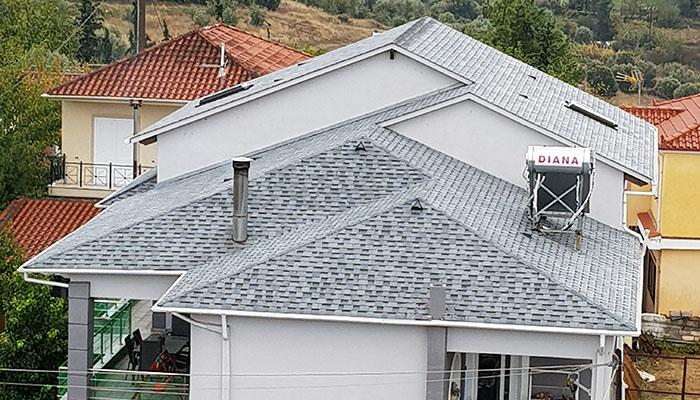 Κατασκευή στέγη με γκρι ασφαλτικά κεραμίδια | Στέγες Αδάμ